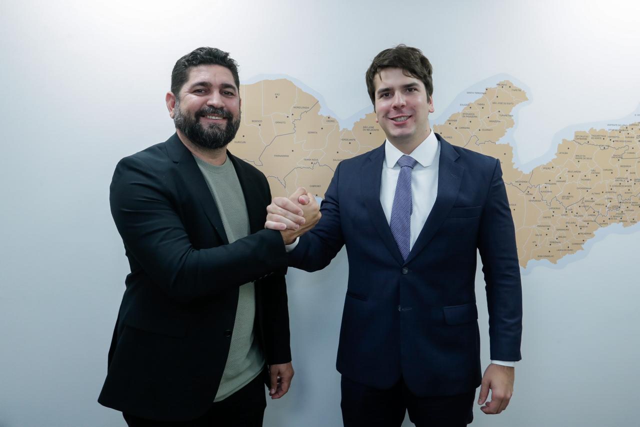 Antonio Coelho firma parceria com Daniel Alves em Jaboatão dos ...